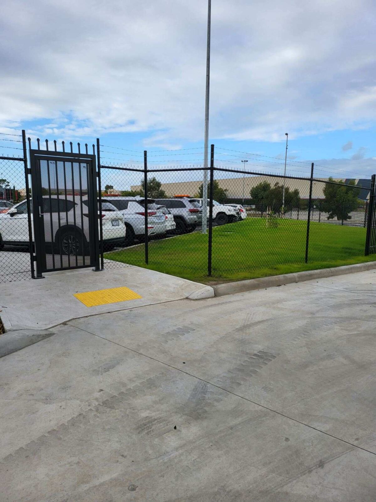 What Builders Should Ask Before Ordering a Custom Steel Gate - Diamond ...