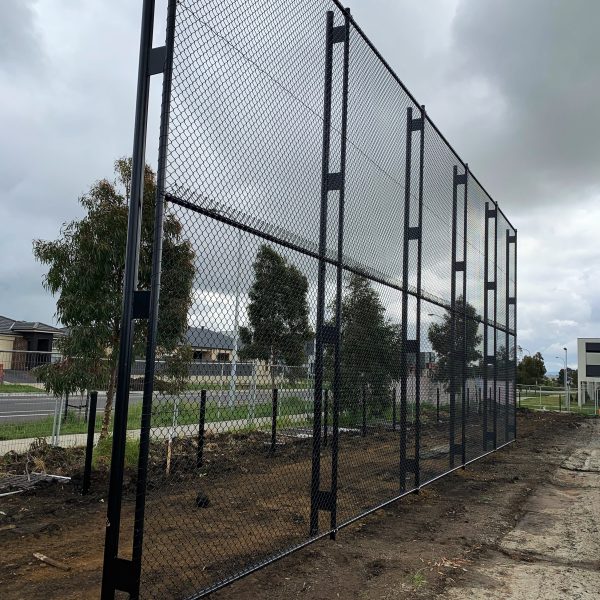 The Ultimate Guide to Chain Wire Security Screens - Diamond Fence (Aust ...