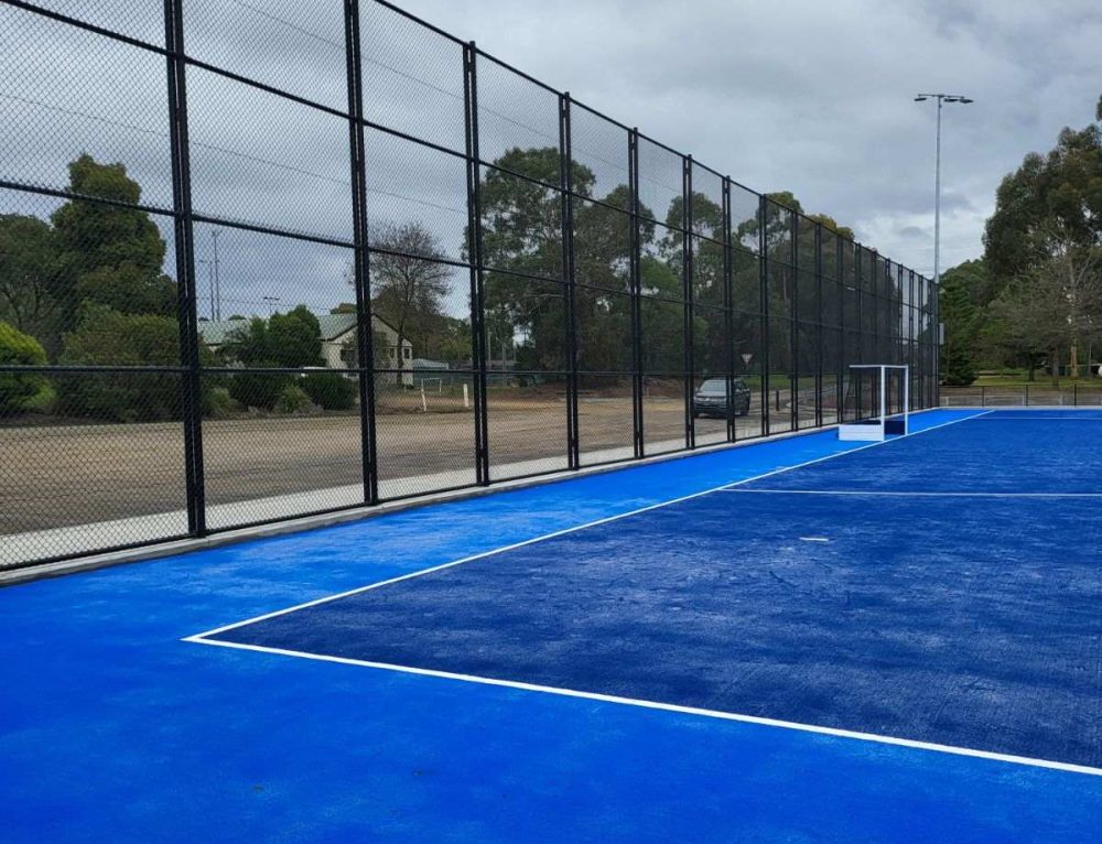 Cyclone (Chain-Link) Fencing Explained: Pros, Lifespan & Cost - Diamond ...